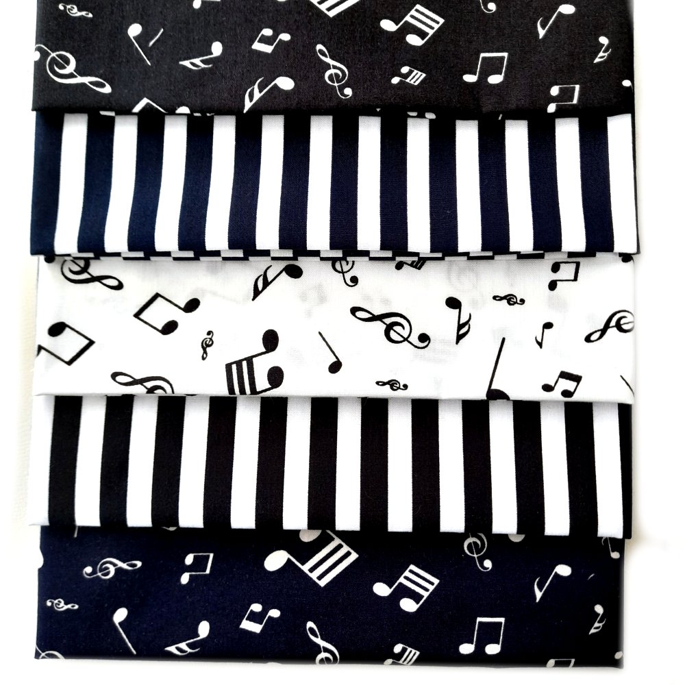 Musical Notes 5 X Fat Quarter Fabric Bundle